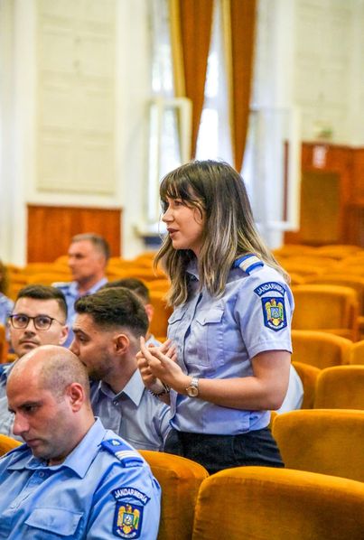 Pot fi situațiile de criză scene demne de un film cu agenți secreți?